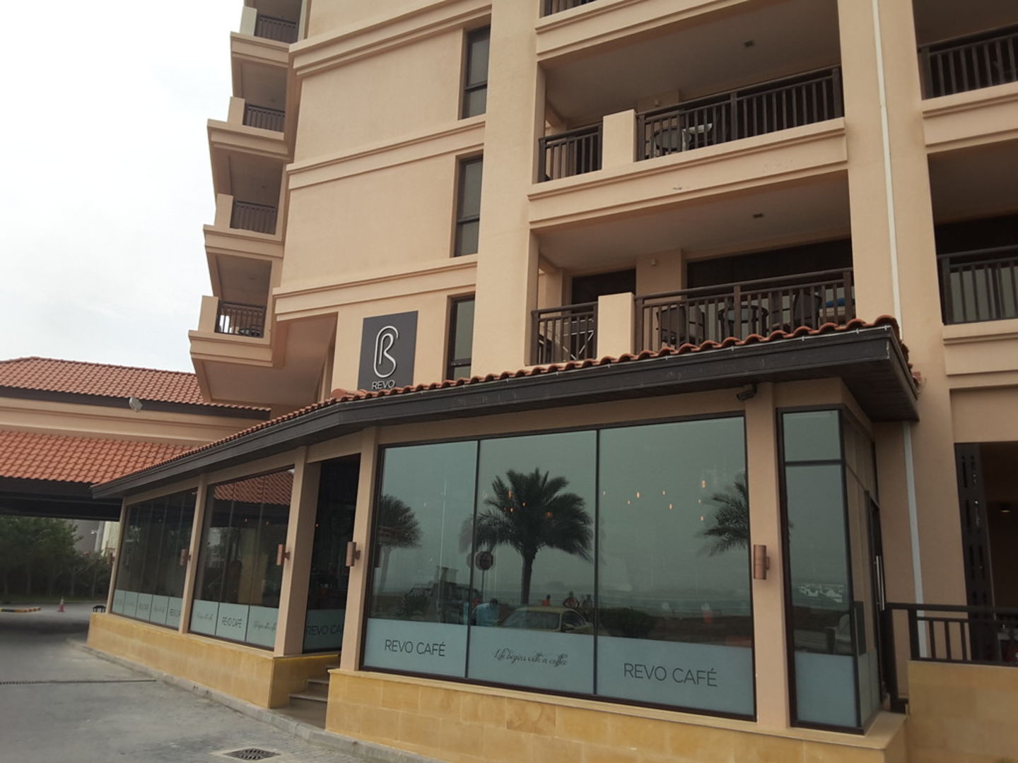 Revo Cafe(Coffee Shops) in The Palm Jumeirah (Nakhlat Jumeirah), Dubai ...