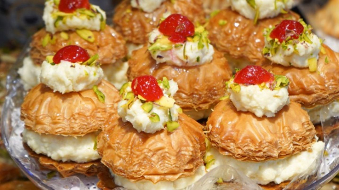 Al Sultan Sweets(Bakeries, Desserts & Sweets) in Umm Suqeim 1, Dubai ...