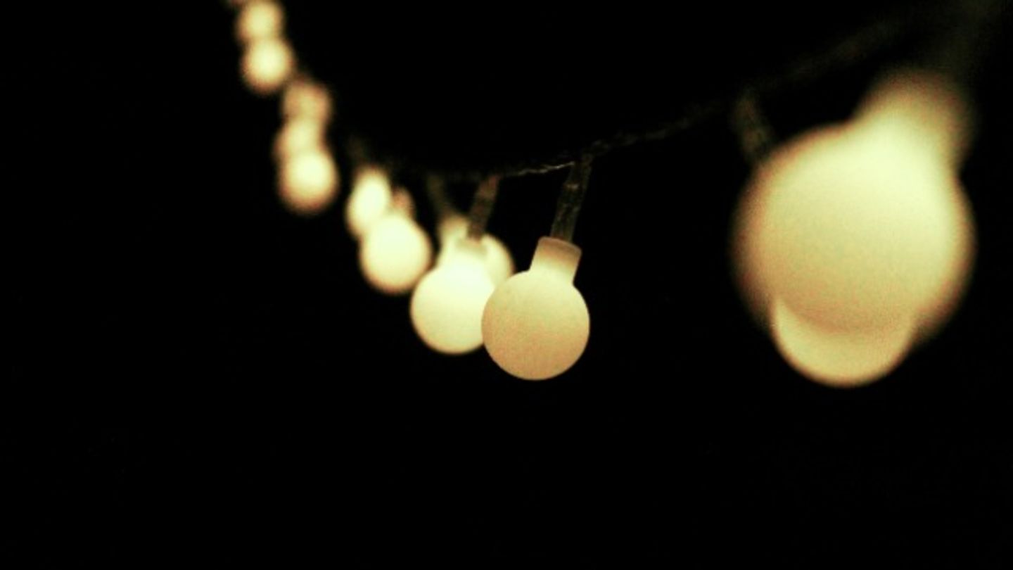 Nice Lighting Trading(Lighting And Bulbs) in Al Sabkha, Dubai - HiDubai