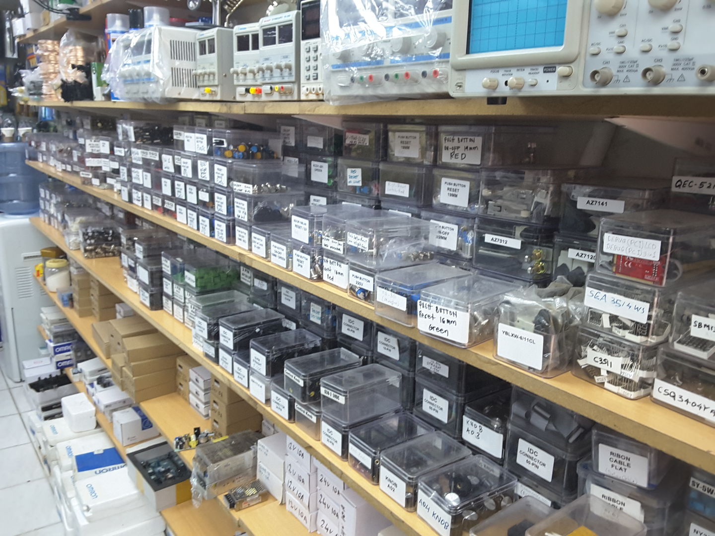 Besomi Electronic(Consumer Electronics) in Naif, Dubai - HiDubai