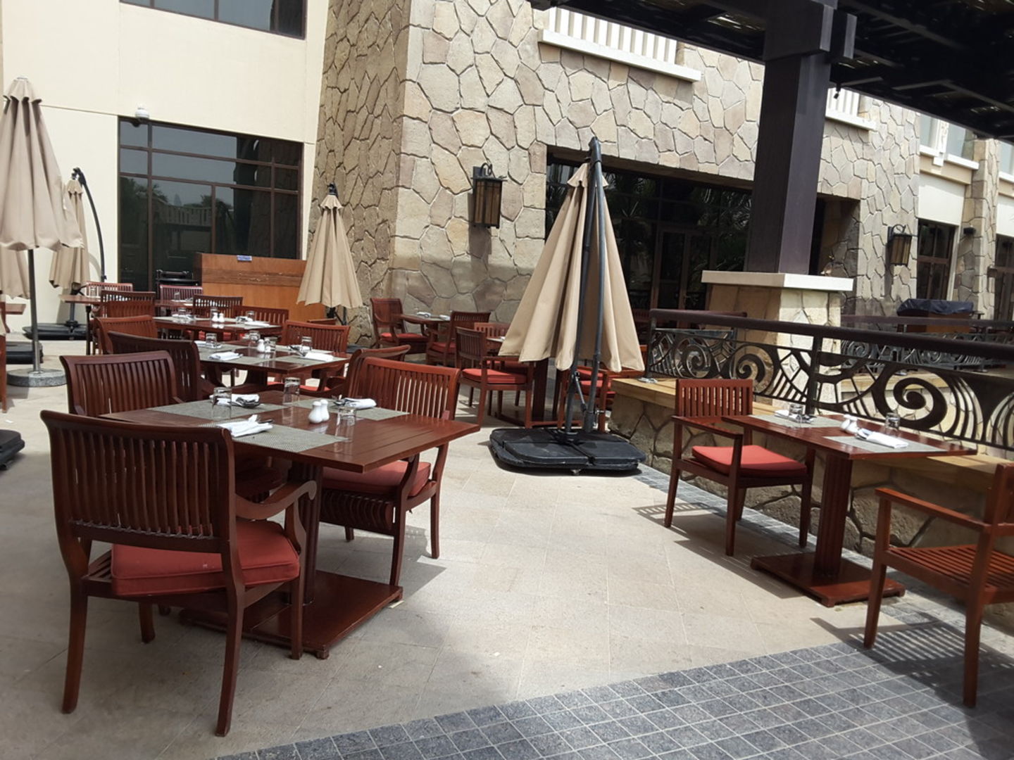 Manava Restaurant(Restaurants & Bars) in The Palm Jumeirah (Nakhlat ...