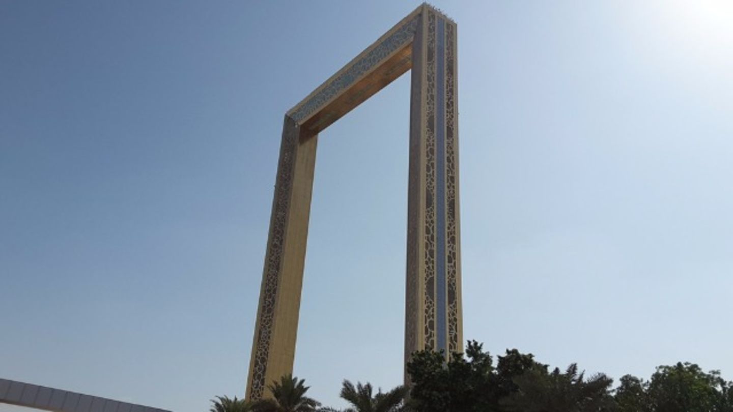 Dubai Frame(Monuments & Places of Interest) in Zabeel Park (Al Kifaf ...