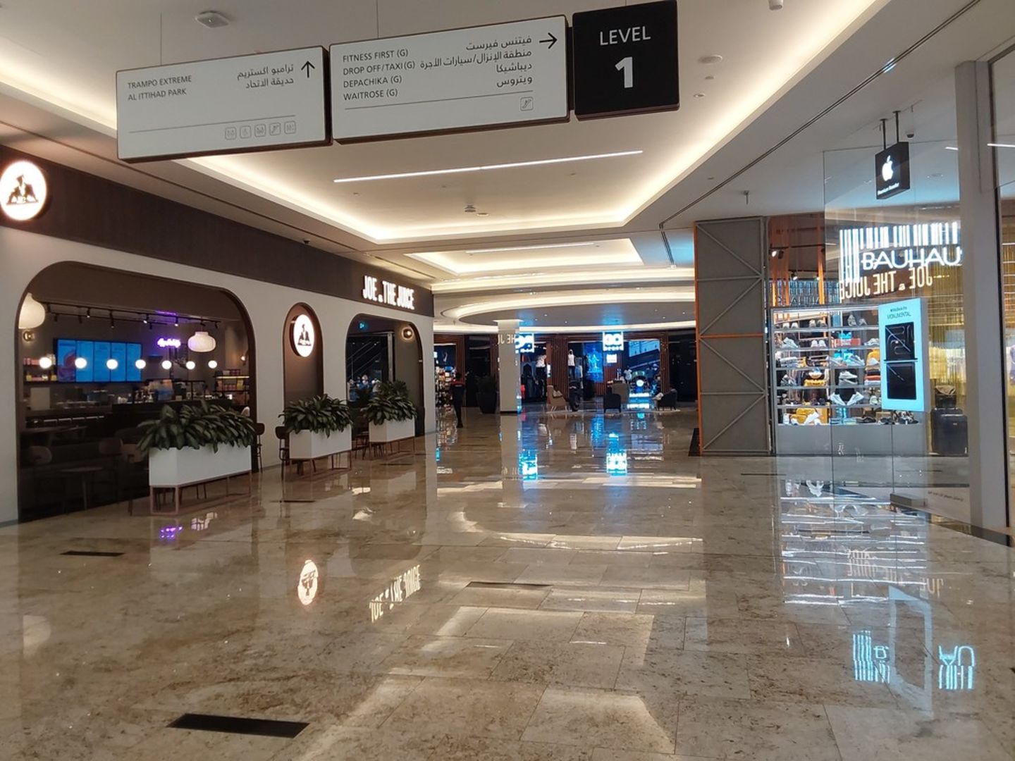 Crocs(Footwear) in The Palm Jumeirah (Nakhlat Jumeirah), Dubai - HiDubai