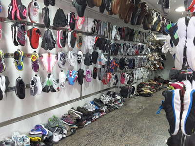 Karakeeb Outlet(Apparel) in Al Hudaiba, Dubai - HiDubai
