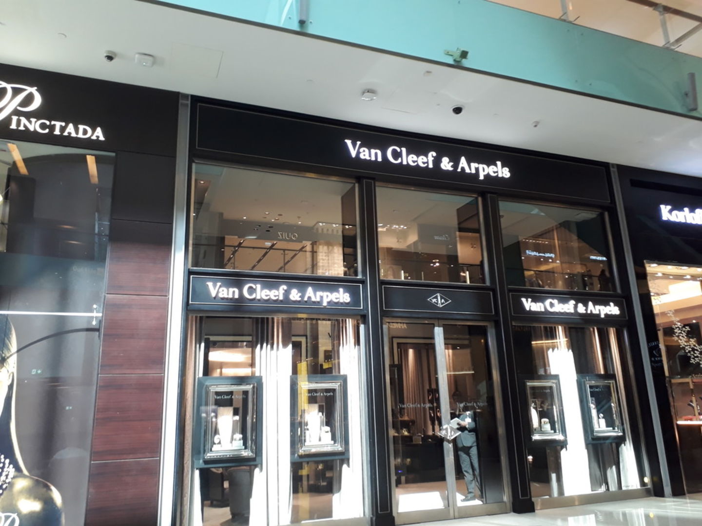 Van Cleef & Arpels(Jewellery & Precious Stones) in Burj Khalifa, Dubai ...