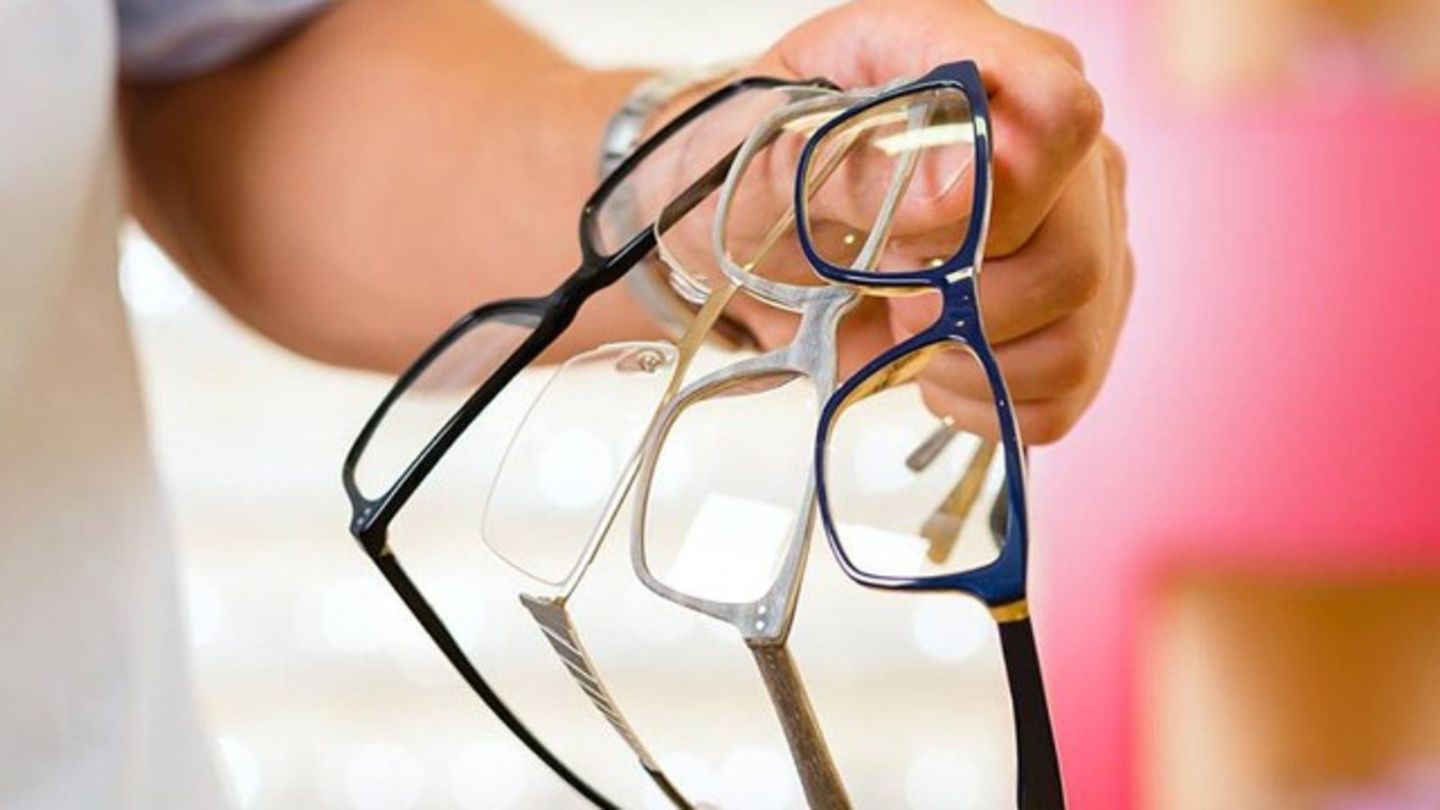 Emirates Optical(Watches & Eyewear) in Nadd Al Hammar, Dubai - HiDubai
