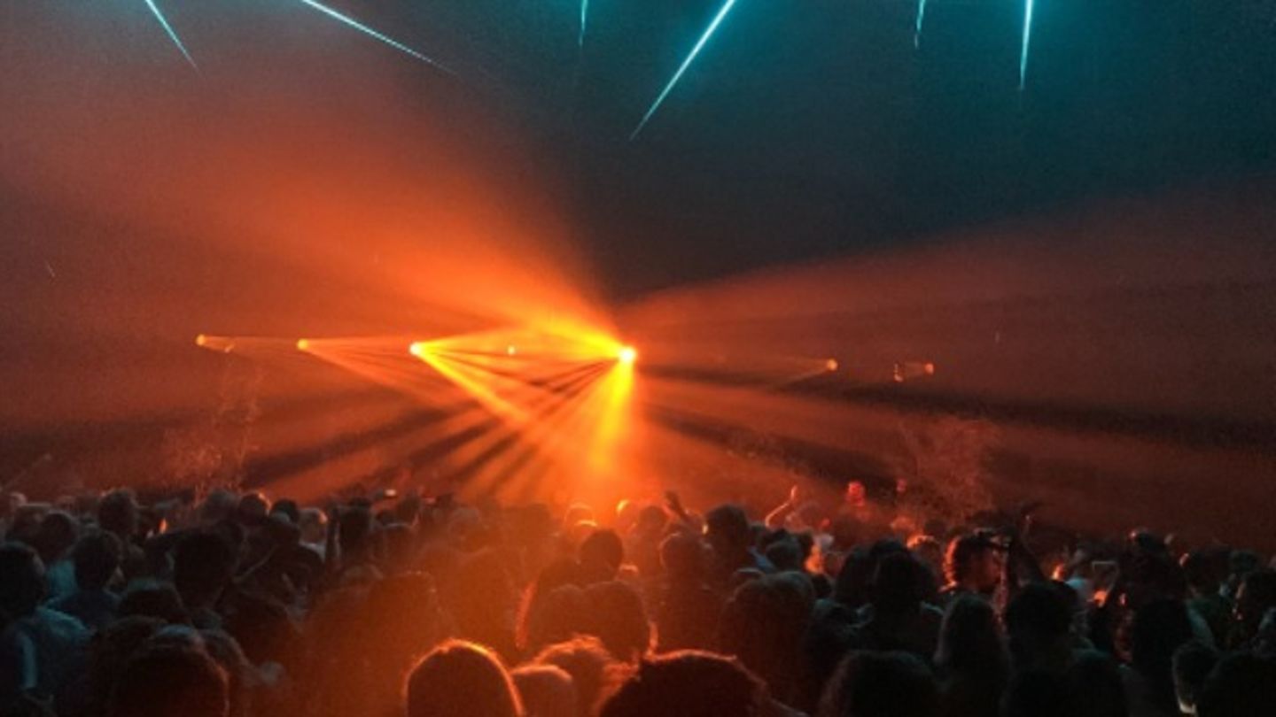 Daaman pakistani Night Club(Nightclubs) in Naif, Dubai - HiDubai