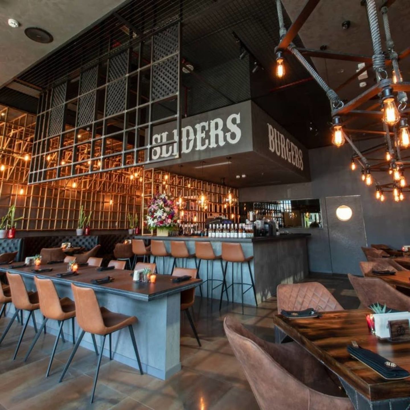 Burger Boulevard(Restaurants & Bars) in Jumeirah 3, Dubai - HiDubai