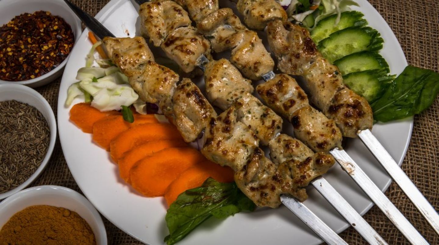 Zaal Restaurant(Restaurants & Bars) in Muhaisnah 2, Dubai - HiDubai