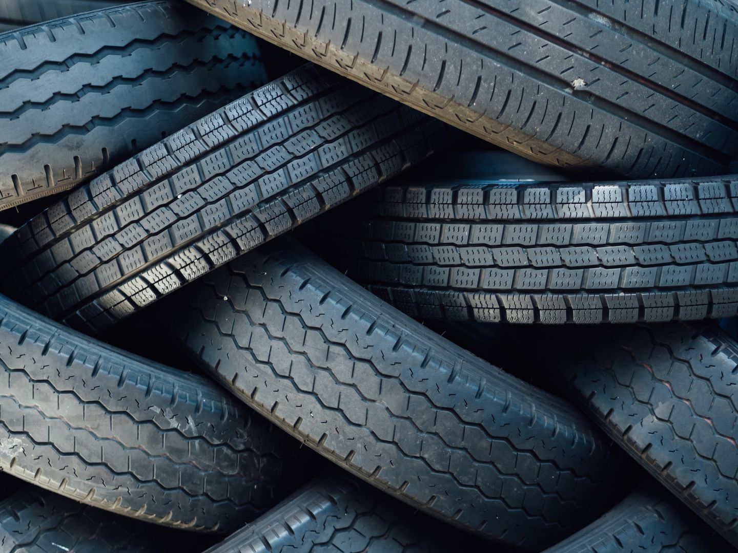 Red Tyre Trading(Auto Spare Parts & Accessories) in Al Bada', Dubai ...