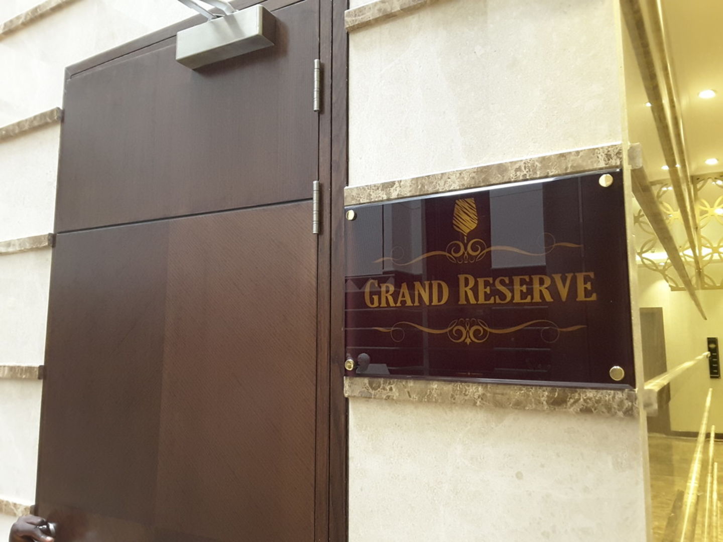 The Hungry Monkey(Restaurants & Bars) in Al Barsha 1, Dubai - HiDubai