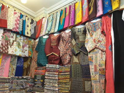 Al Anood Perfumes(Apparel) in Naif, Dubai - HiDubai
