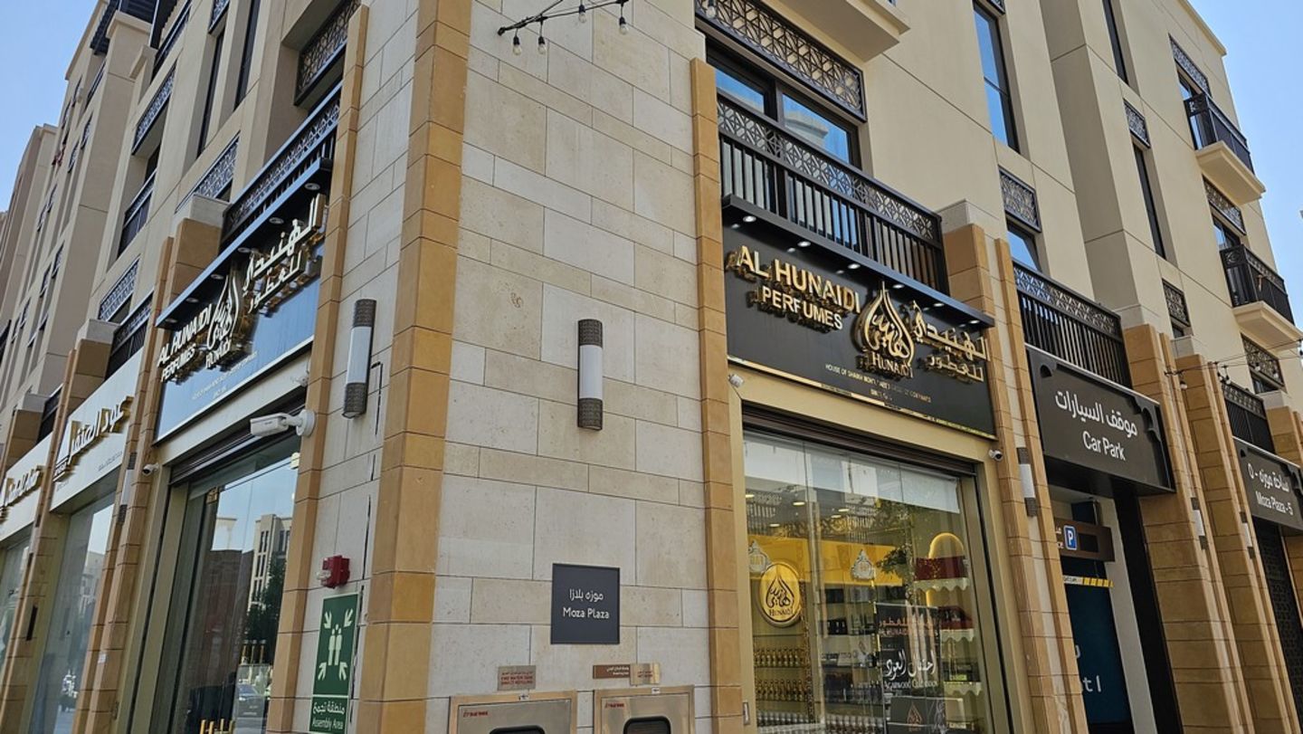Al Hunaidi Perfumes(Beauty & Cosmetics Stores) in Corniche Deira, Dubai ...