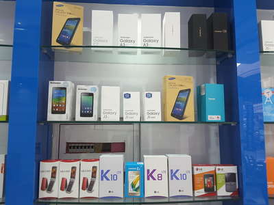 Lutfi Phones(Distributors & Wholesalers) in Ayal Nasir, Dubai - HiDubai