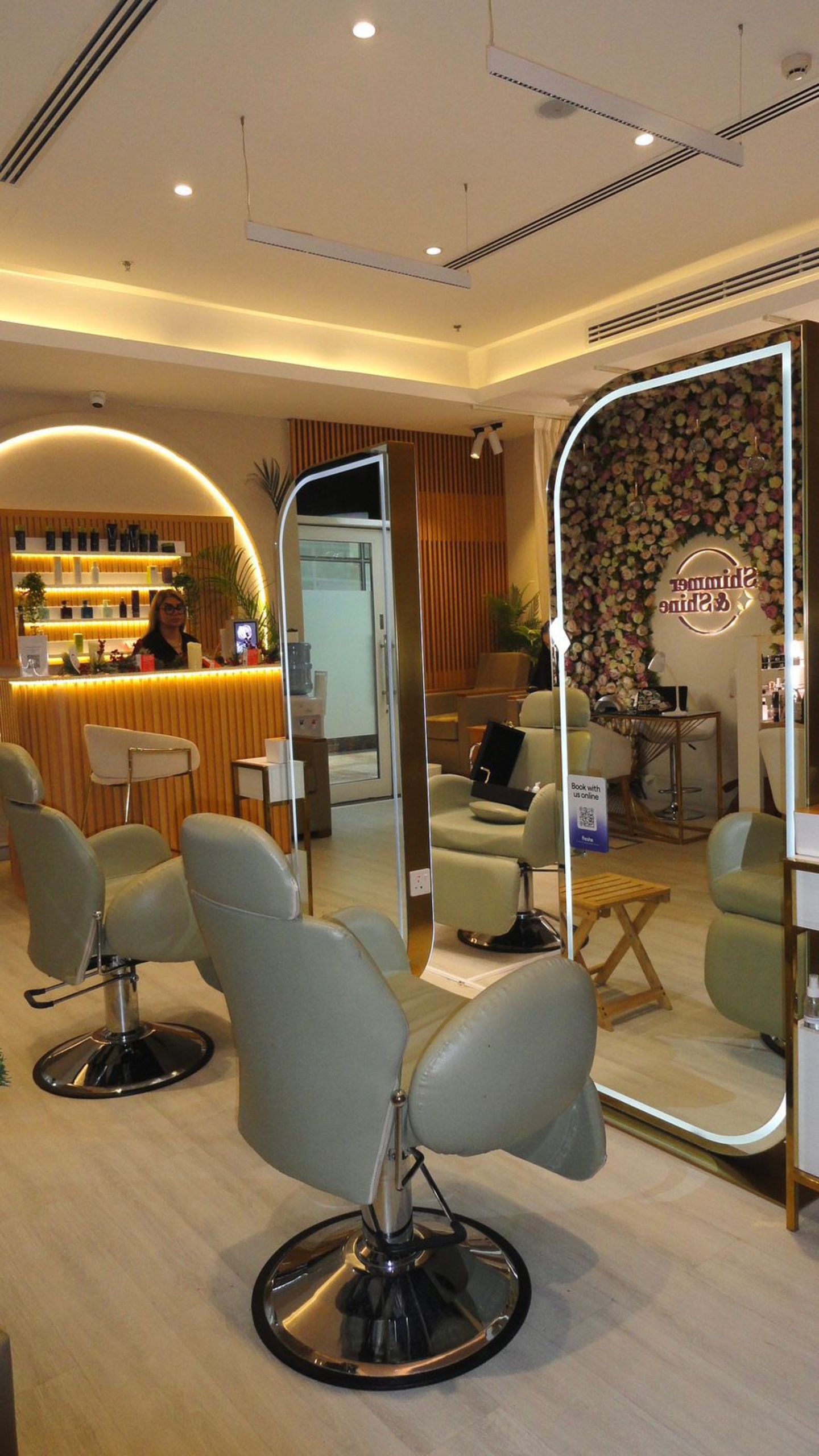 Shimmer & Shine Salon(Beauty Salons) in Jumeirah 1, Dubai - HiDubai