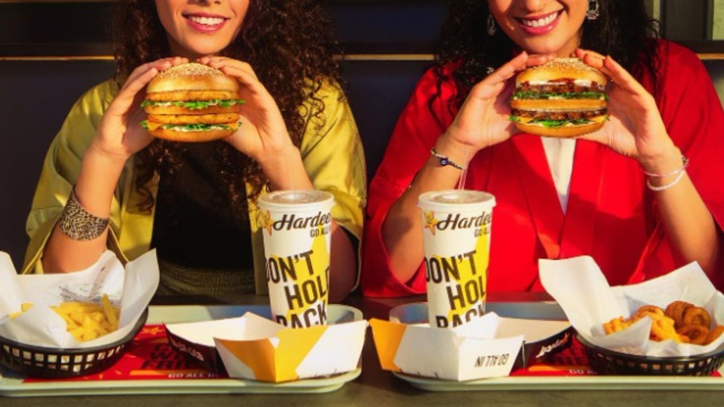 Hardee's(Restaurants & Bars) in Al Warqa'a 1, Dubai - HiDubai