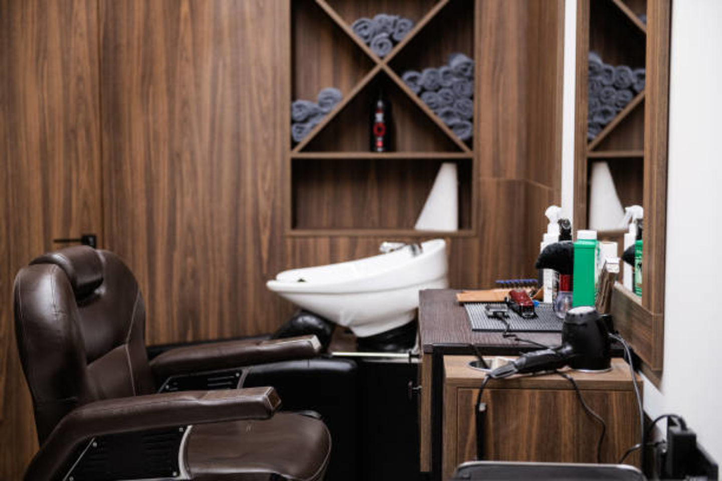 Maqas Alanaqa Gents Salon(Beauty Salons) in Al Murar, Dubai - HiDubai
