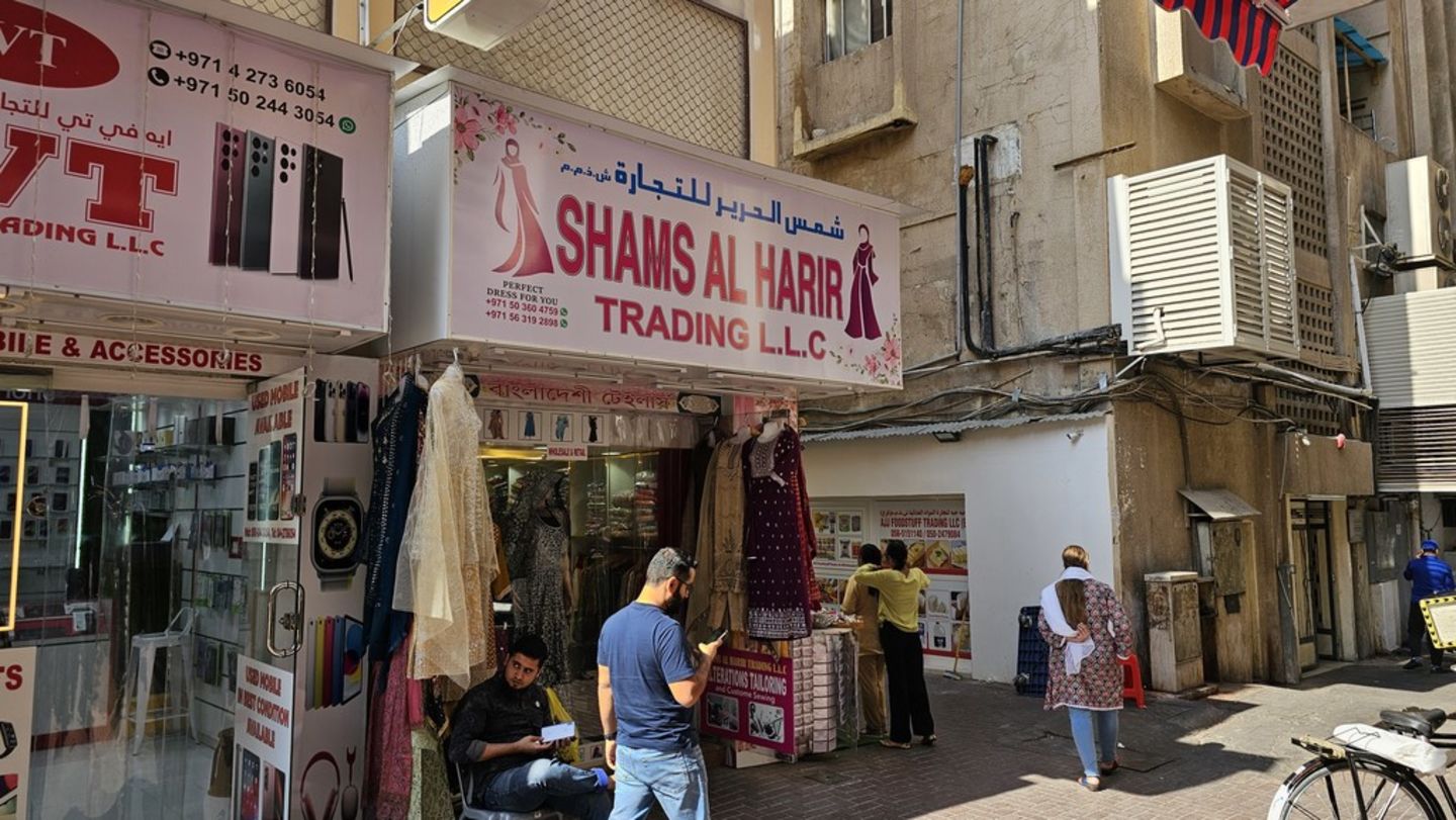 Shams Al Harir Trading(Apparel) in Meena Bazar (Al Souq Al Kabeer), Dubai - HiDubai