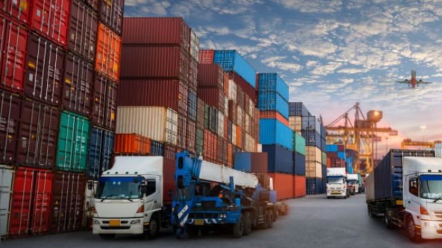 Prime Way Transport(Private Transport) in Al Khabaisi, Dubai - HiDubai