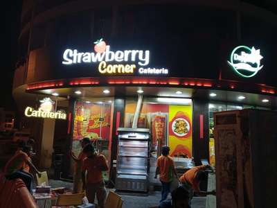 Strawberry Corner(Cafeterias) in Al Muraqqabat, Dubai - HiDubai