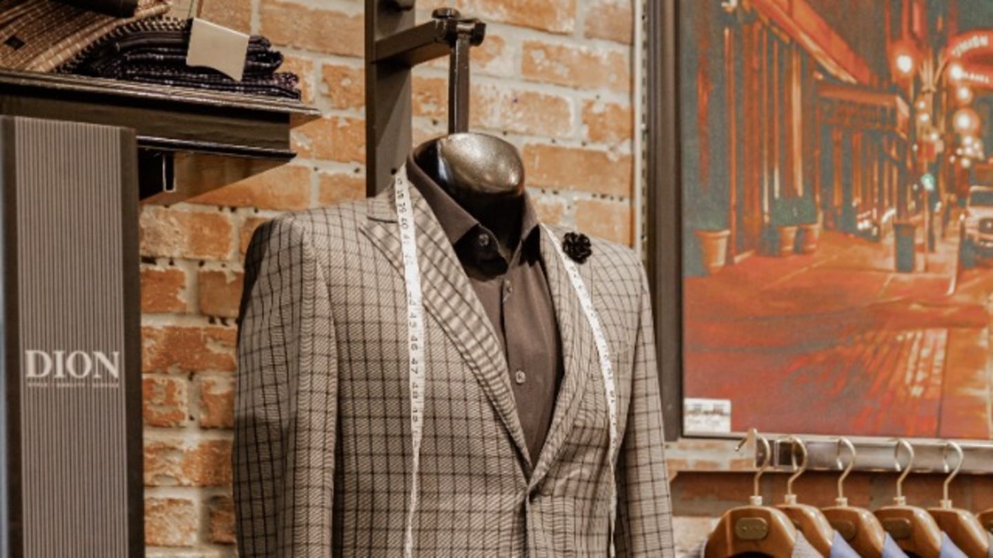 Salha Aal Ali Trading(Tailoring) in Ayal Nasir, Dubai - HiDubai