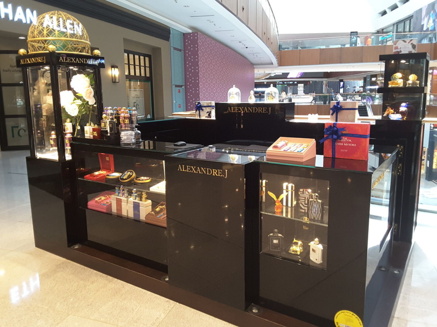 Alexandre. J(Souvenirs & Gifts) in Burj Khalifa, Dubai - HiDubai