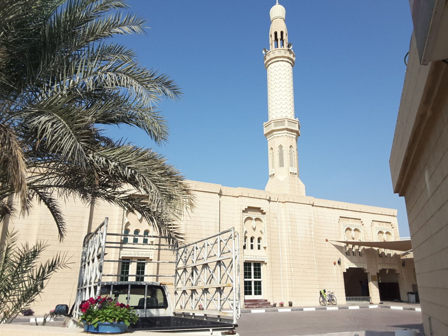 Aisha Butti Al Mulla Masjid(Religious Centres) in Al Safa 2, Dubai ...