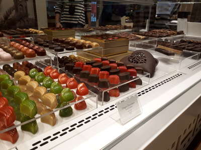 Bateel(Bakeries, Desserts & Sweets) in Burj Khalifa, Dubai - HiDubai