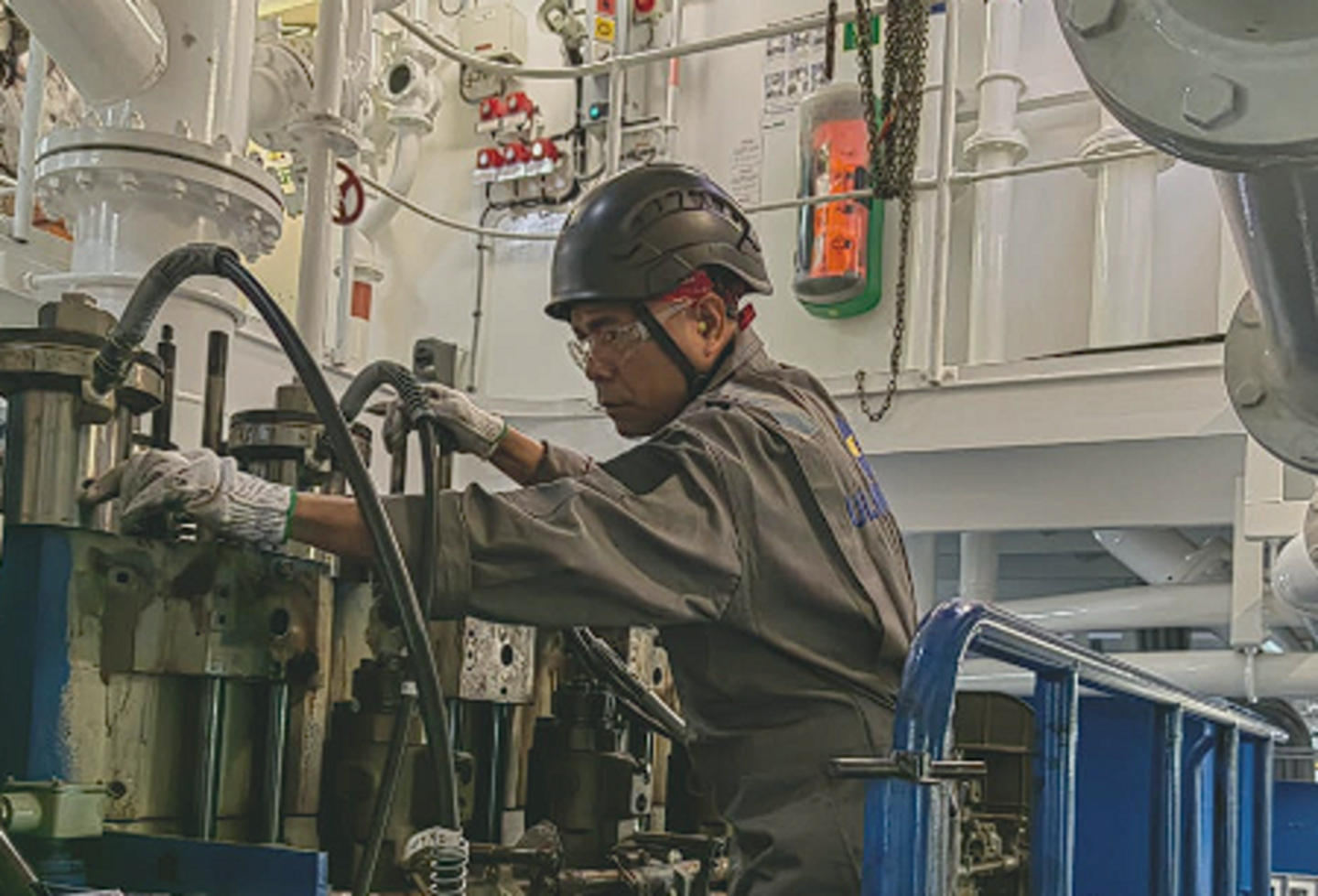 Umt Services(Boat/Yacht Repair & Maintenance Services) in Dubai Maritime City, Dubai - HiDubai