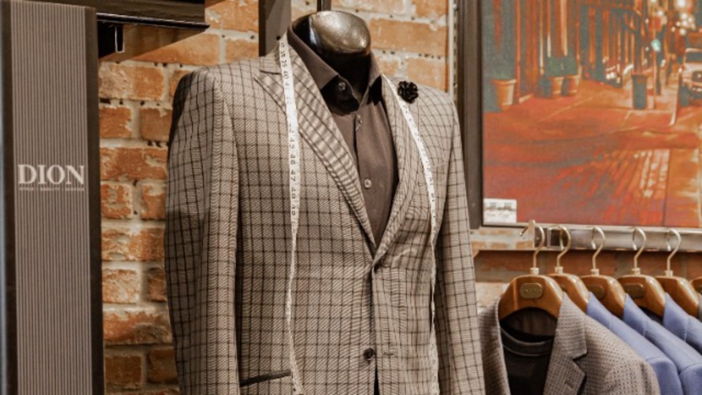 Arabian Cloth Tailoring(Tailoring) in Jumeirah 3, Dubai - HiDubai