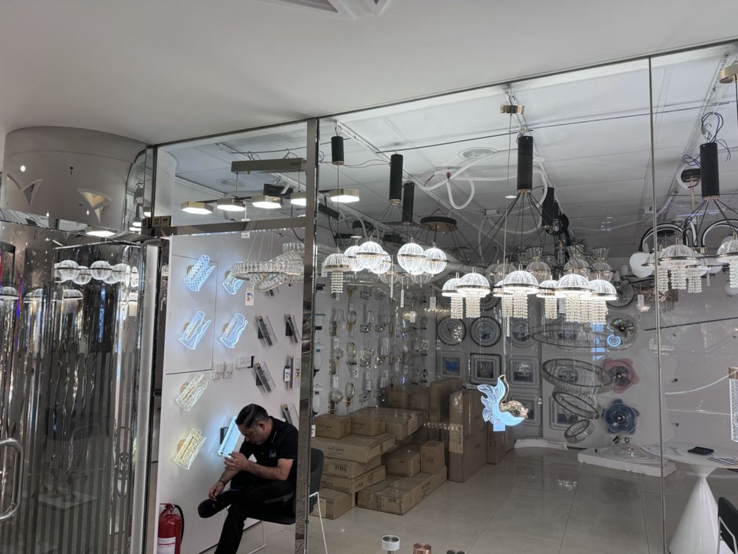 Win Lights(Lighting And Bulbs) in Naif, Dubai - HiDubai